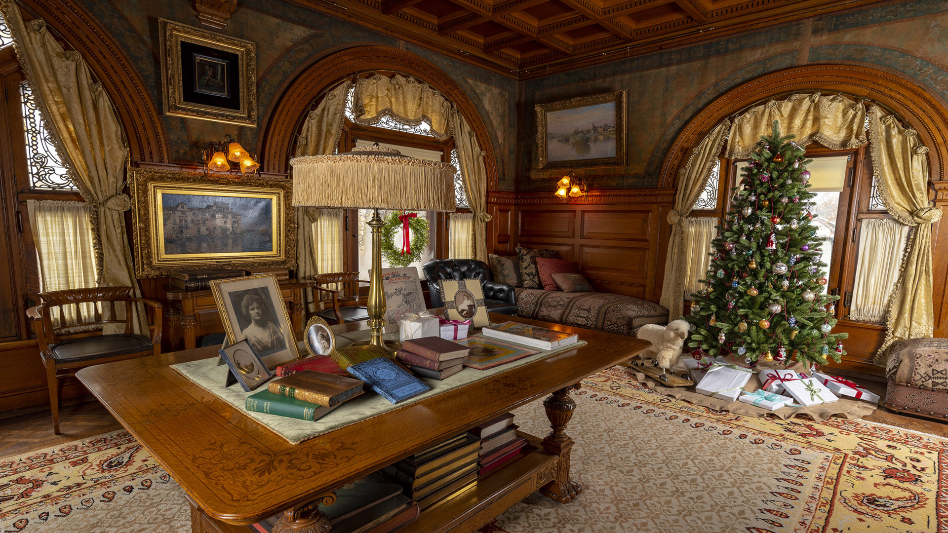 Holiday Zoom Backgrounds | The Frick Pittsburgh